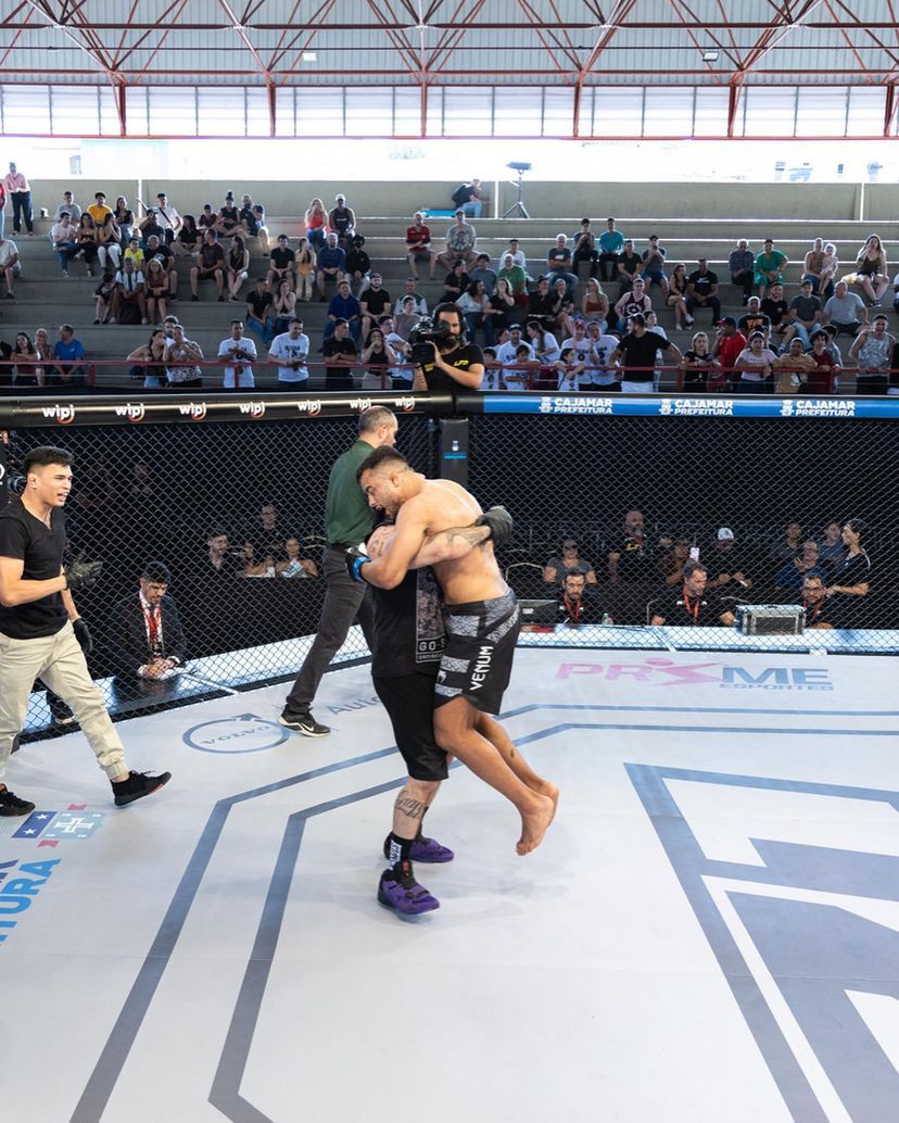 Portal Arcos - Em apenas 32 segundos, Gustavo Henrique faz nocaute e vence luta no R1 Fighting ...